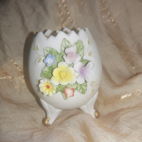Lefton | Accents | Lefton China 3d Floral Footed Egg Shaped Vase | Poshmark